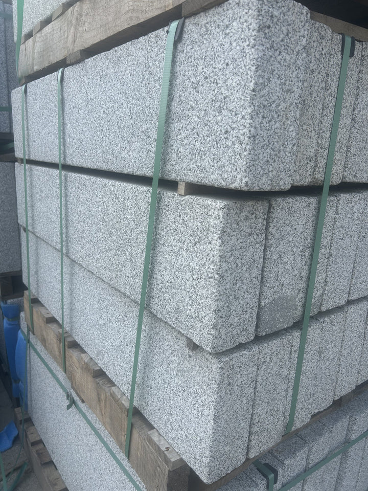 Randsteine / Rasenkanten – M2Granit