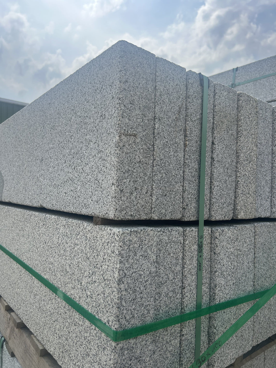 Randsteine / Rasenkanten – M2Granit